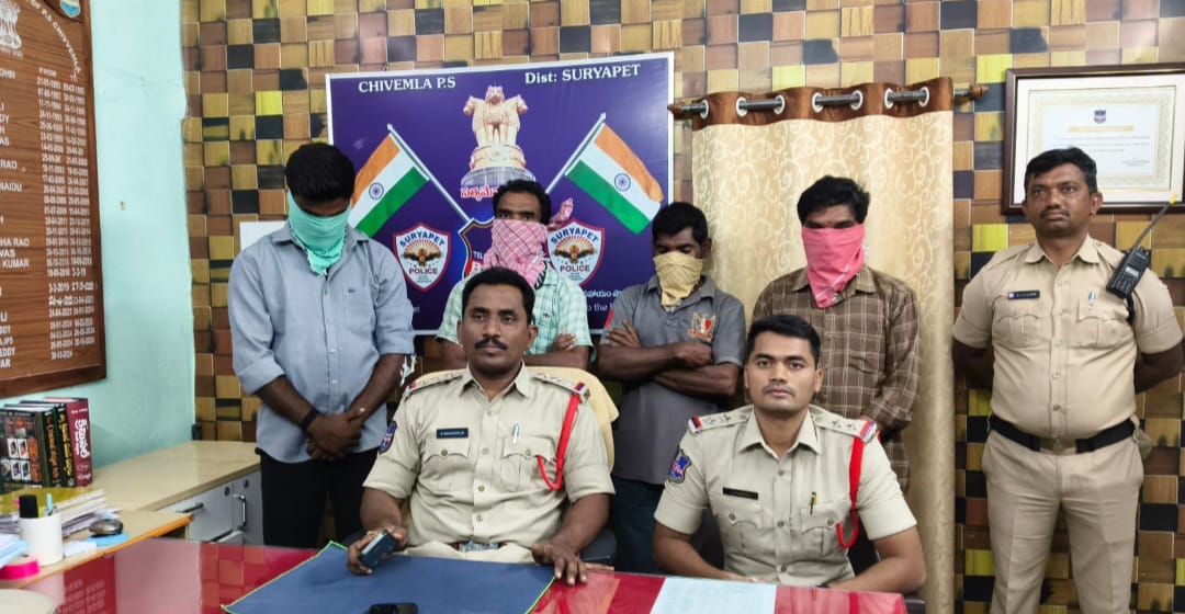 Police arrested four accused in illegal sale of cement - NEWS OF BHARATH